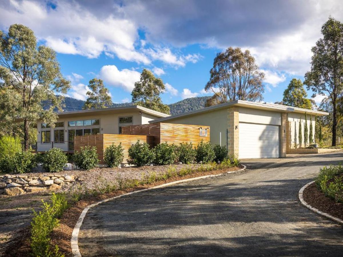 Hunter Valley Wine Country - Blue Cliff Retreat Hunter Valley Stays